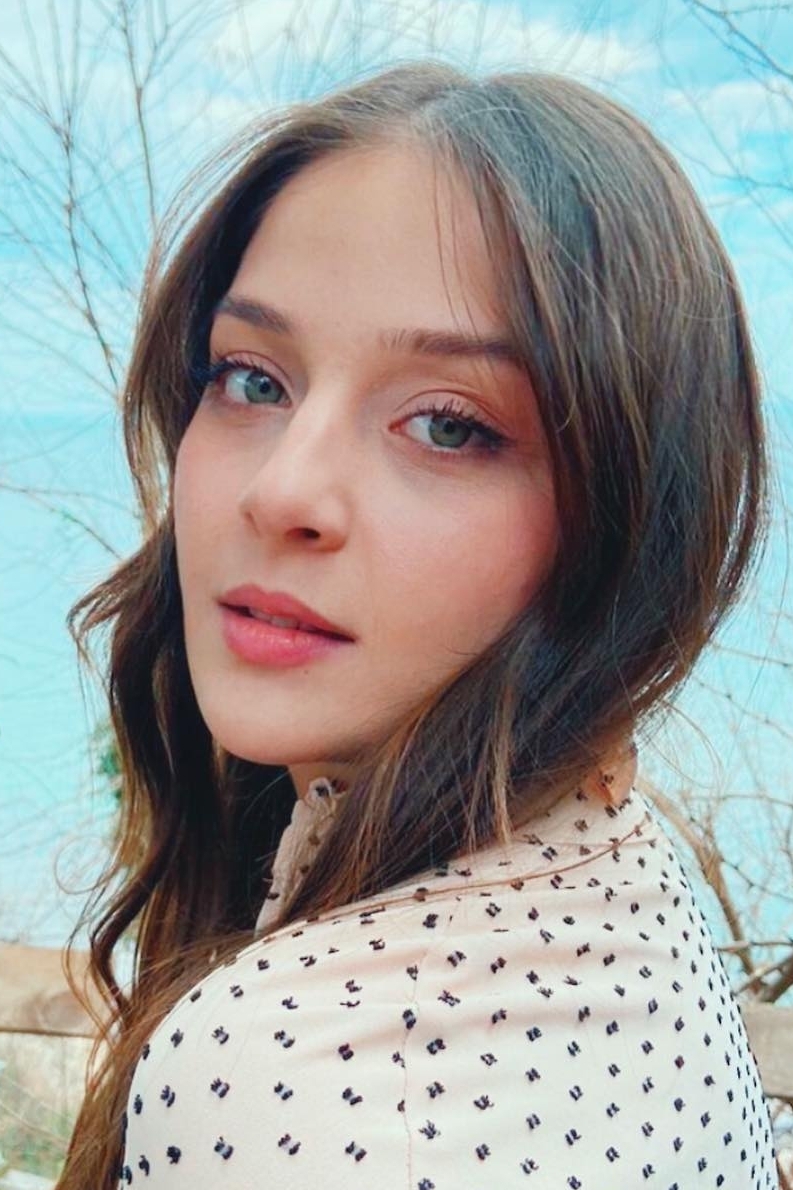 Ecem Çalhan Wiki, Biography, Age, Photos, Spouse and more