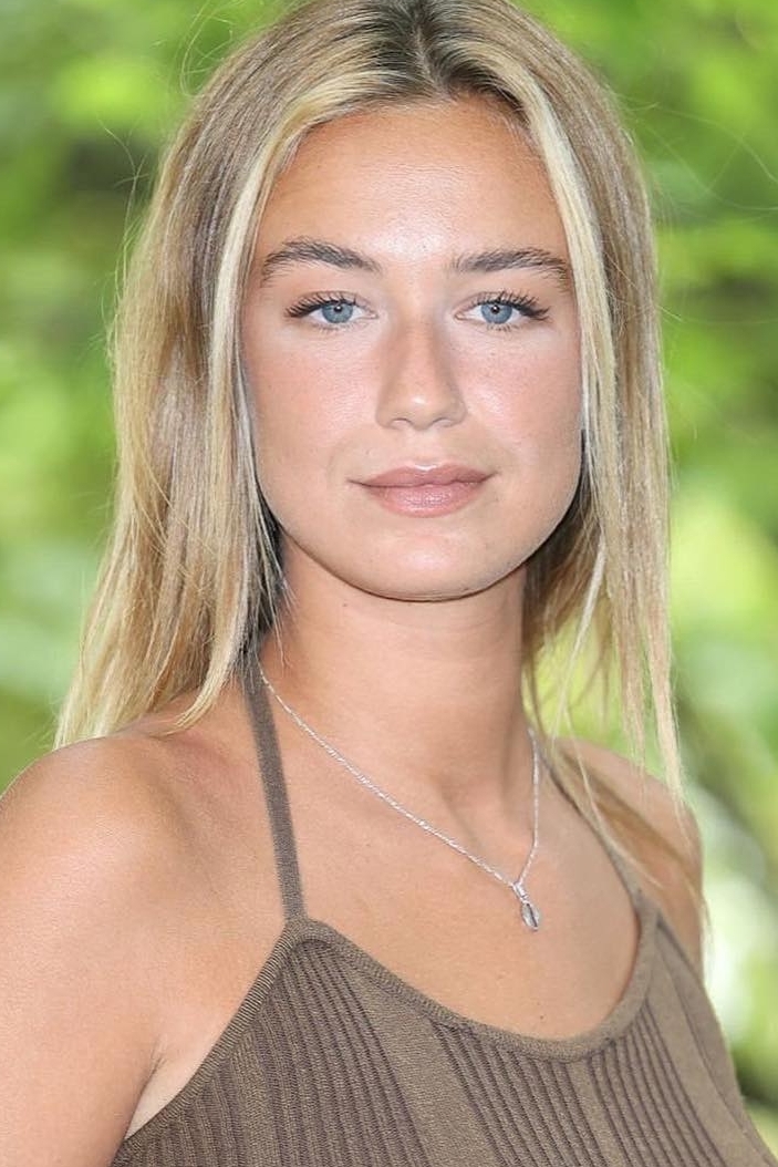 Zoé Marchal Wiki, Biography, Age, Gallery, Spouse and more