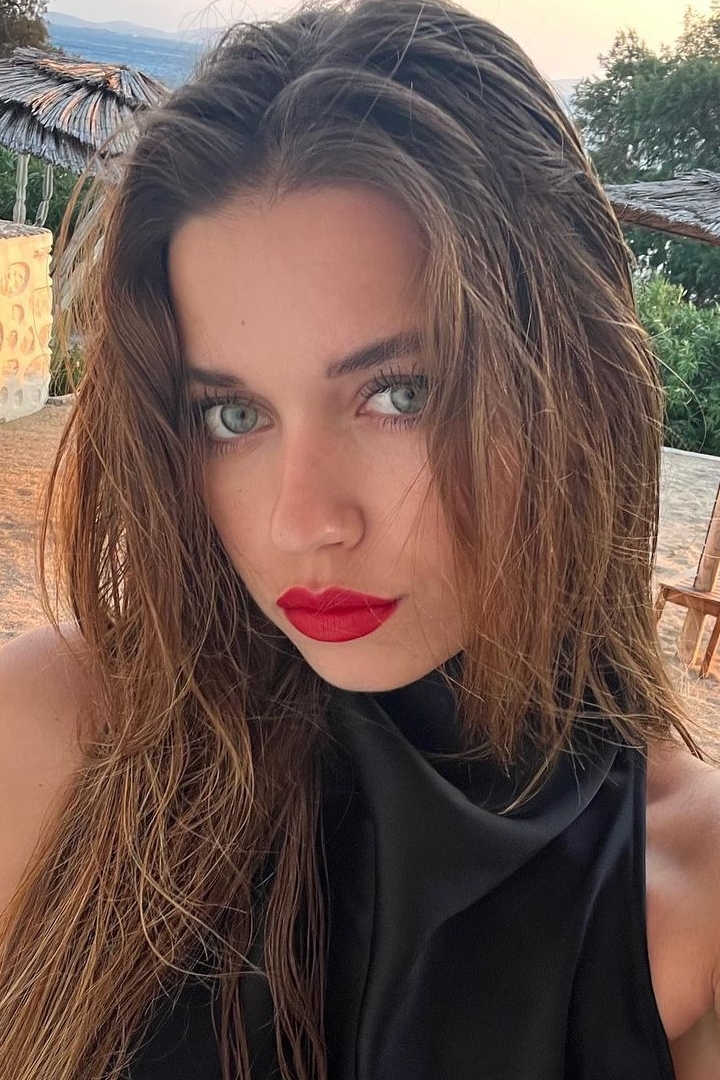 Afra Saraçoğlu Wiki, Biography, Age, Gallery, Spouse and more