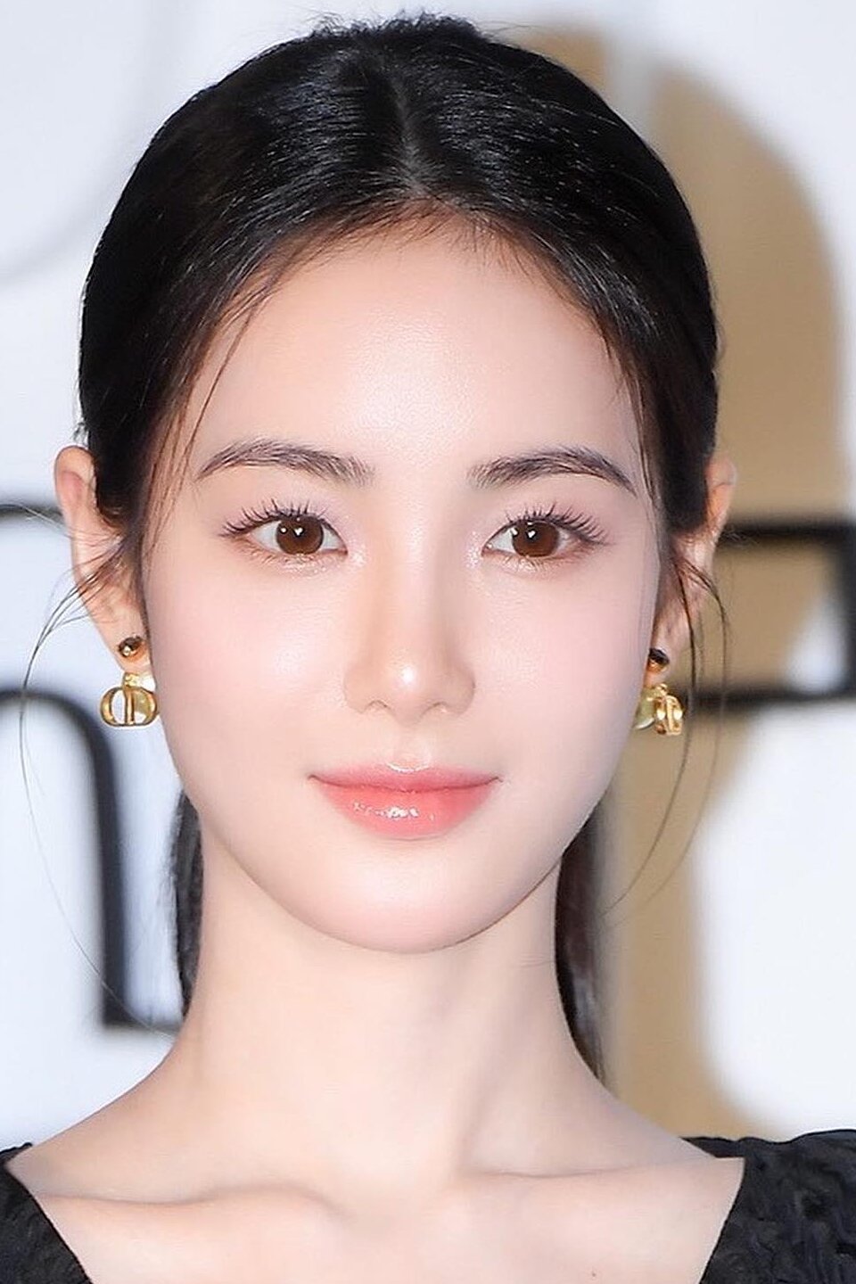 Hong Su-zu Wiki, Biography, Age, Photos, Spouse and more
