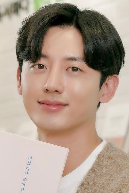 Lee Ji-hoon Wiki, Biography, Age, Photos, Spouse and more