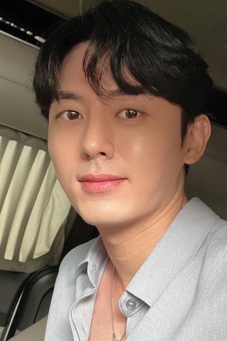 Lee Ji-hoon Wiki, Biography, Age, Photos, Spouse and more