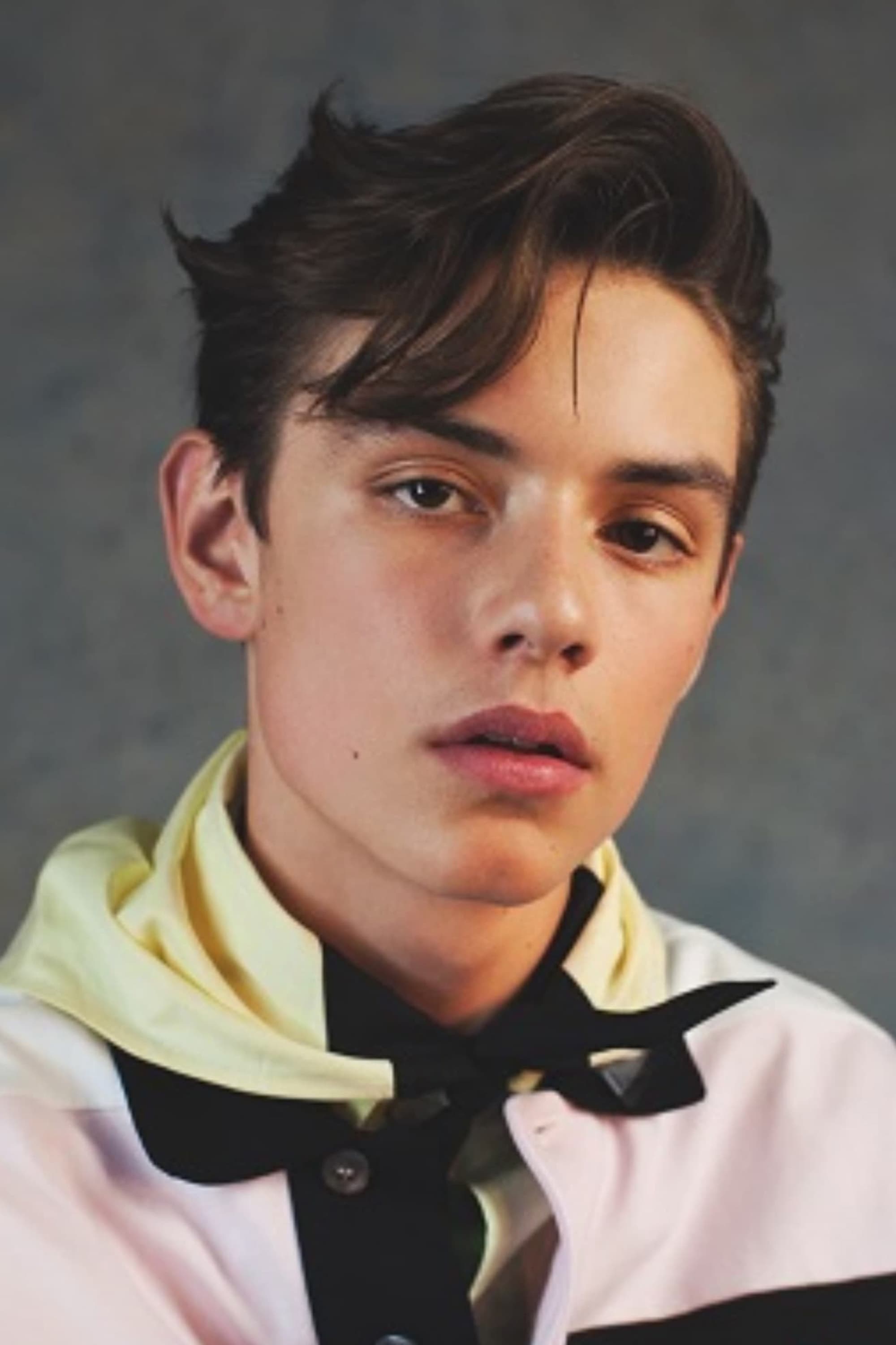 Louis Partridge Wiki, Biography, Age, Gallery, Spouse and more