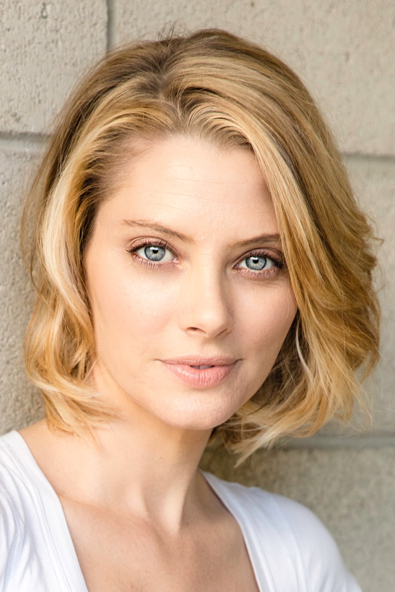 April Bowlby Wiki, Biography, Age, Gallery, Spouse and more