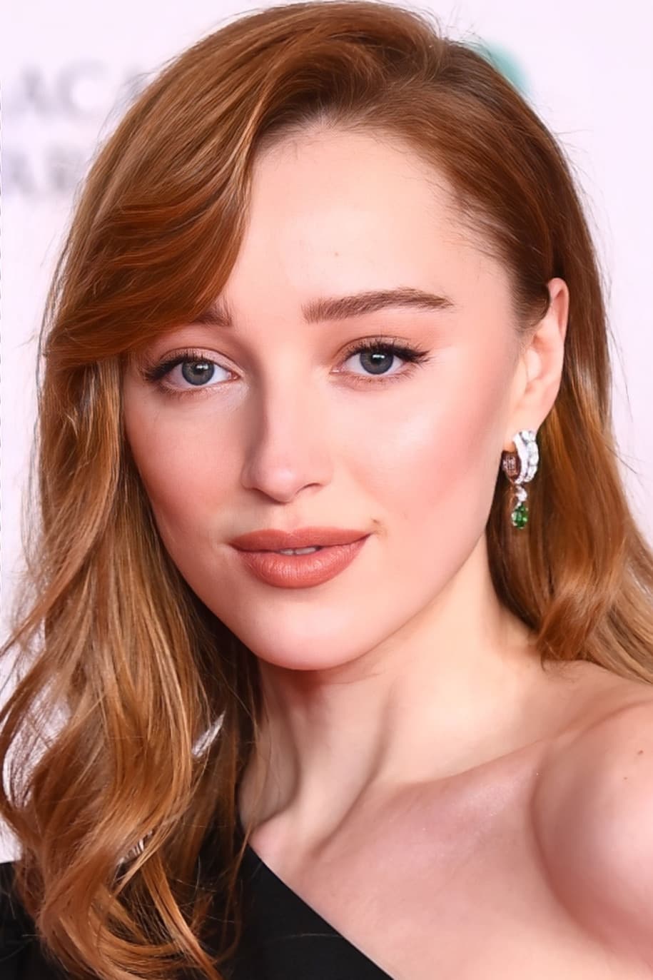 Phoebe Dynevor Wiki, Biography, Age, Gallery, Spouse and more