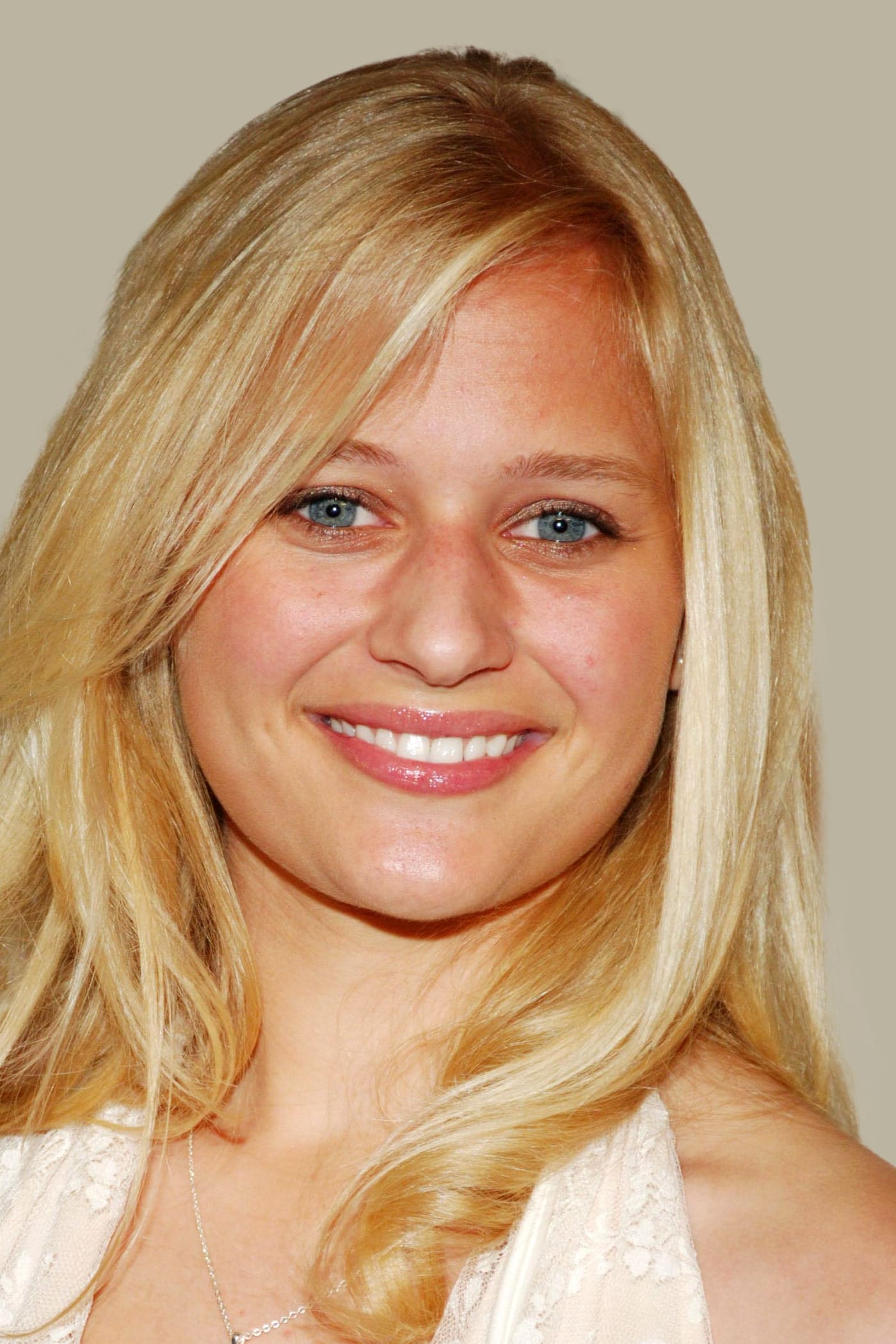 Carly Schroeder Wiki, Biography, Age, Photos, Spouse and more