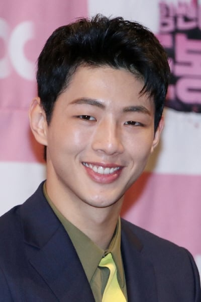 Kim Ji-soo Wiki, Biography, Age, Gallery, Spouse and more