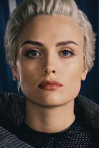 Wallis Day Wiki, Biography, Age, Gallery, Spouse and more