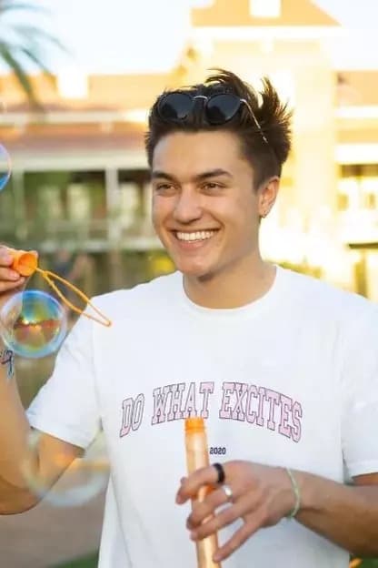 Kelly Wakasa Wiki, Biography, Age, Gallery, Spouse and more