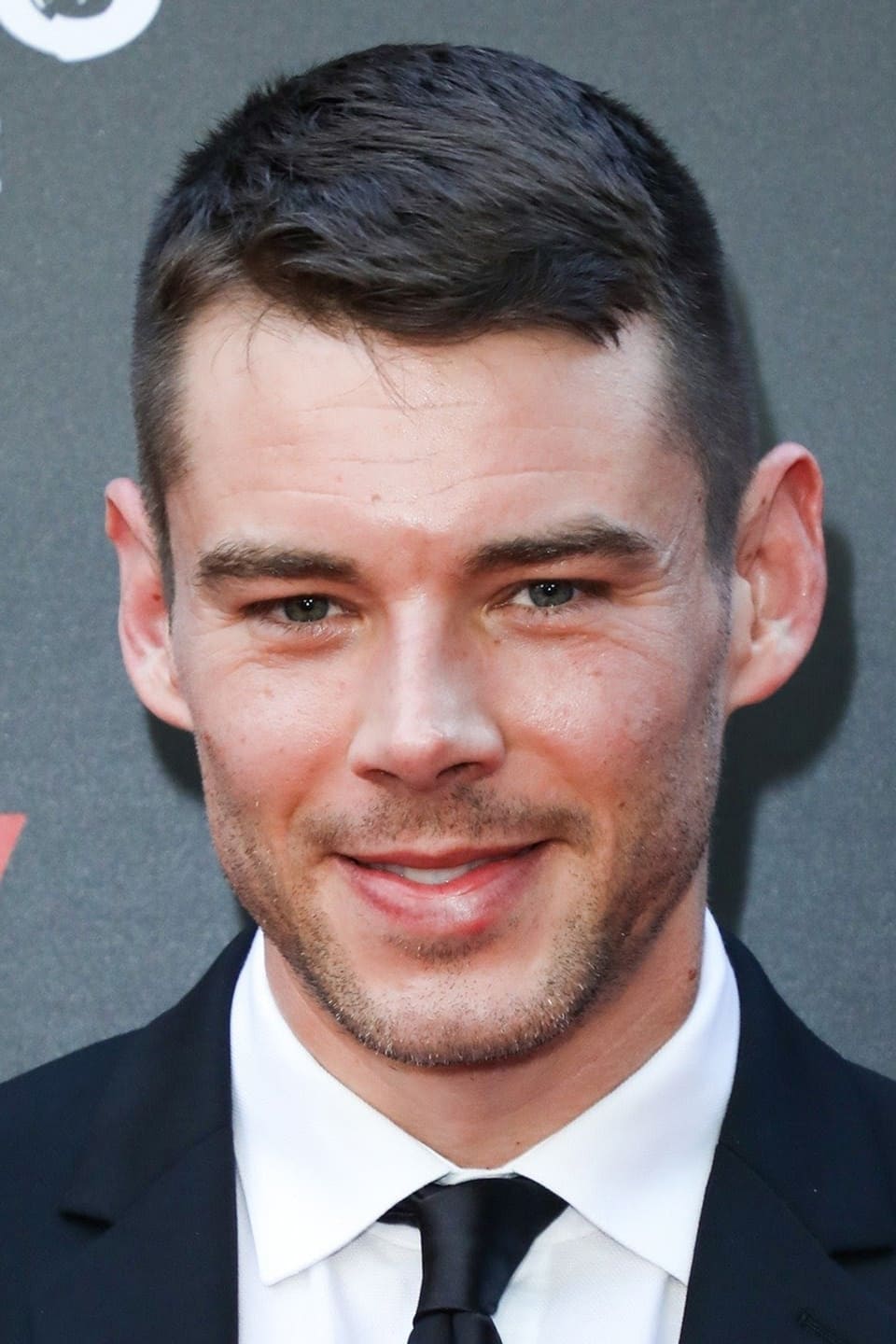 Brian J. Smith Wiki, Biography, Age, Photos, Spouse and more