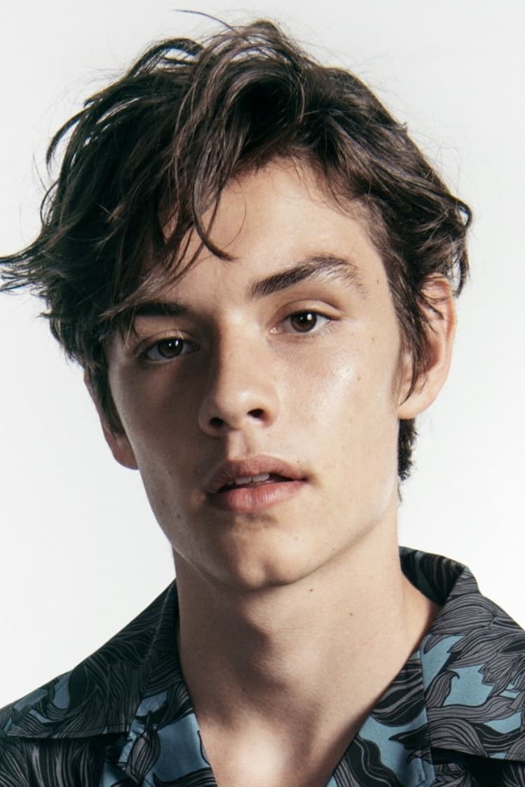 Louis Partridge Wiki, Biography, Age, Gallery, Spouse and more