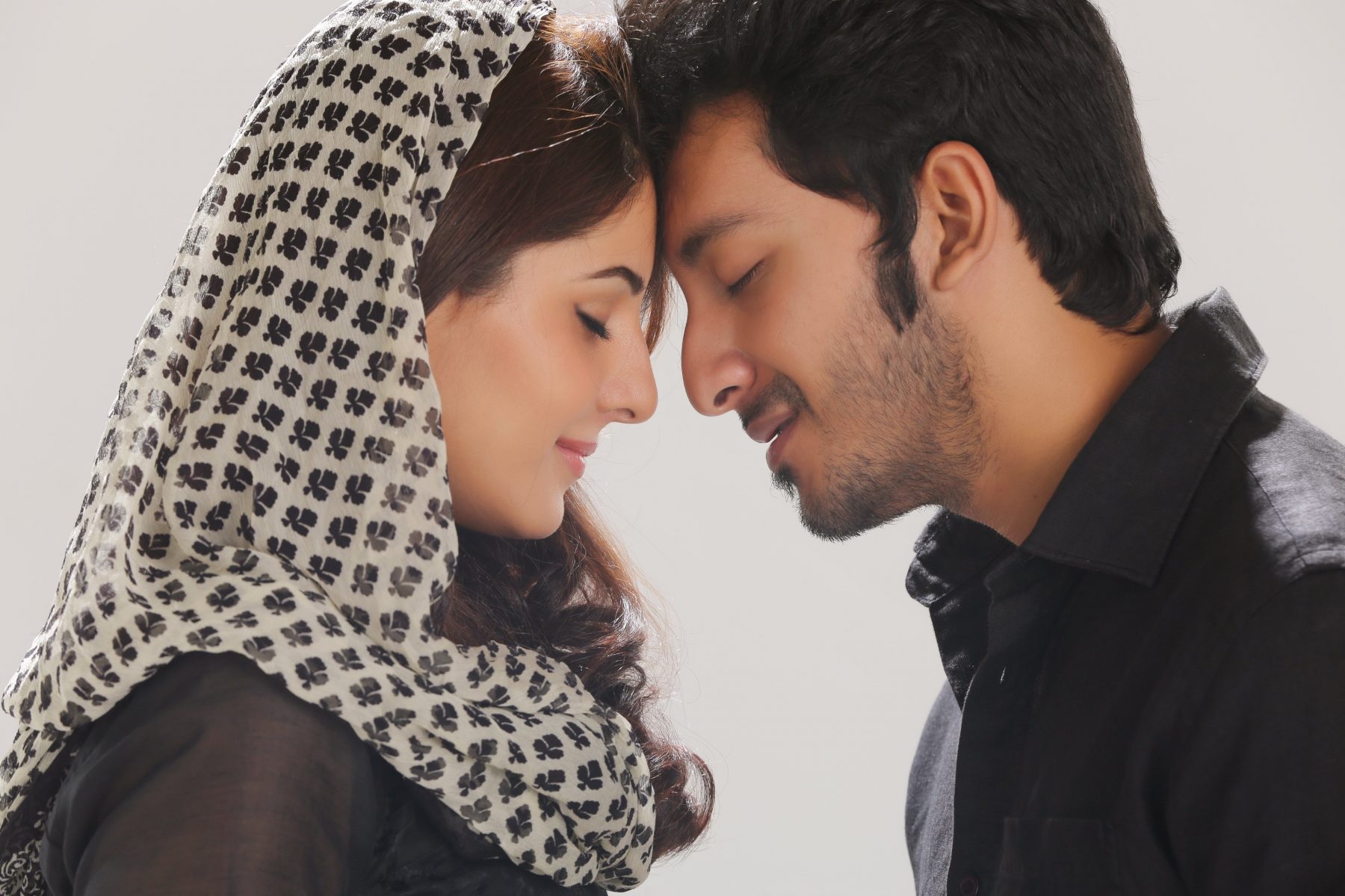 Meendum Oru Kadhal Kadhai Movie Review | Rating, Story and Verdict ...