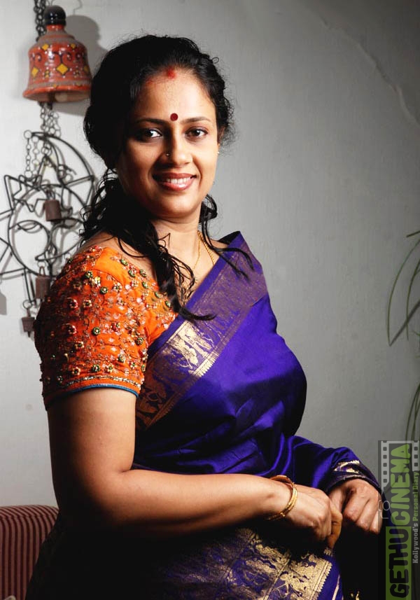 Actress Lakshmi Ramakrishnan Gallery - Gethu Cinema