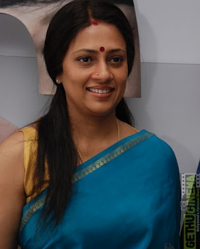 Actress Lakshmi Ramakrishnan Gallery - Gethu Cinema