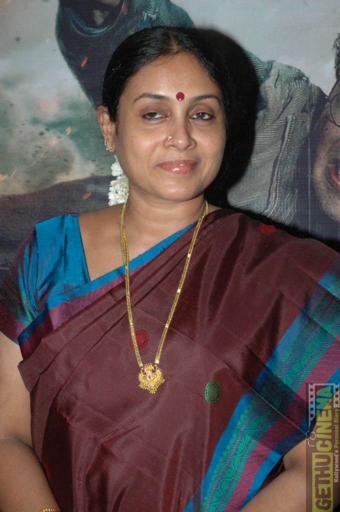 Actress Saranya Ponvannan Gallery - Gethu Cinema