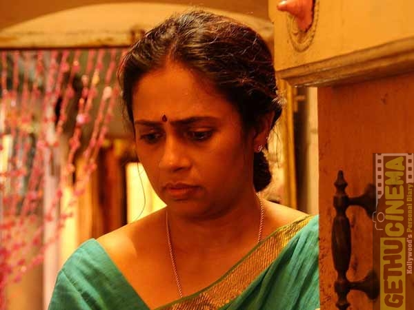 Actress Lakshmi Ramakrishnan Gallery - Gethu Cinema