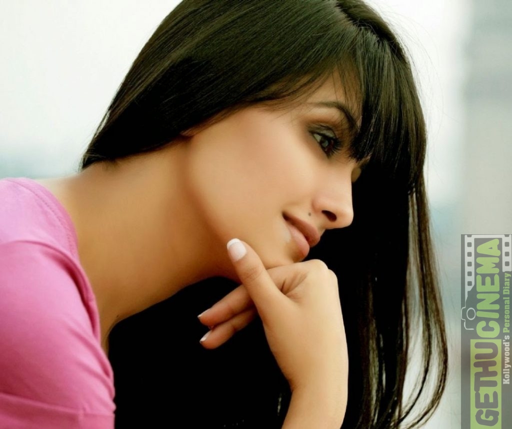 Actress Anita Hassanandani Gallery | Gethu Cinema