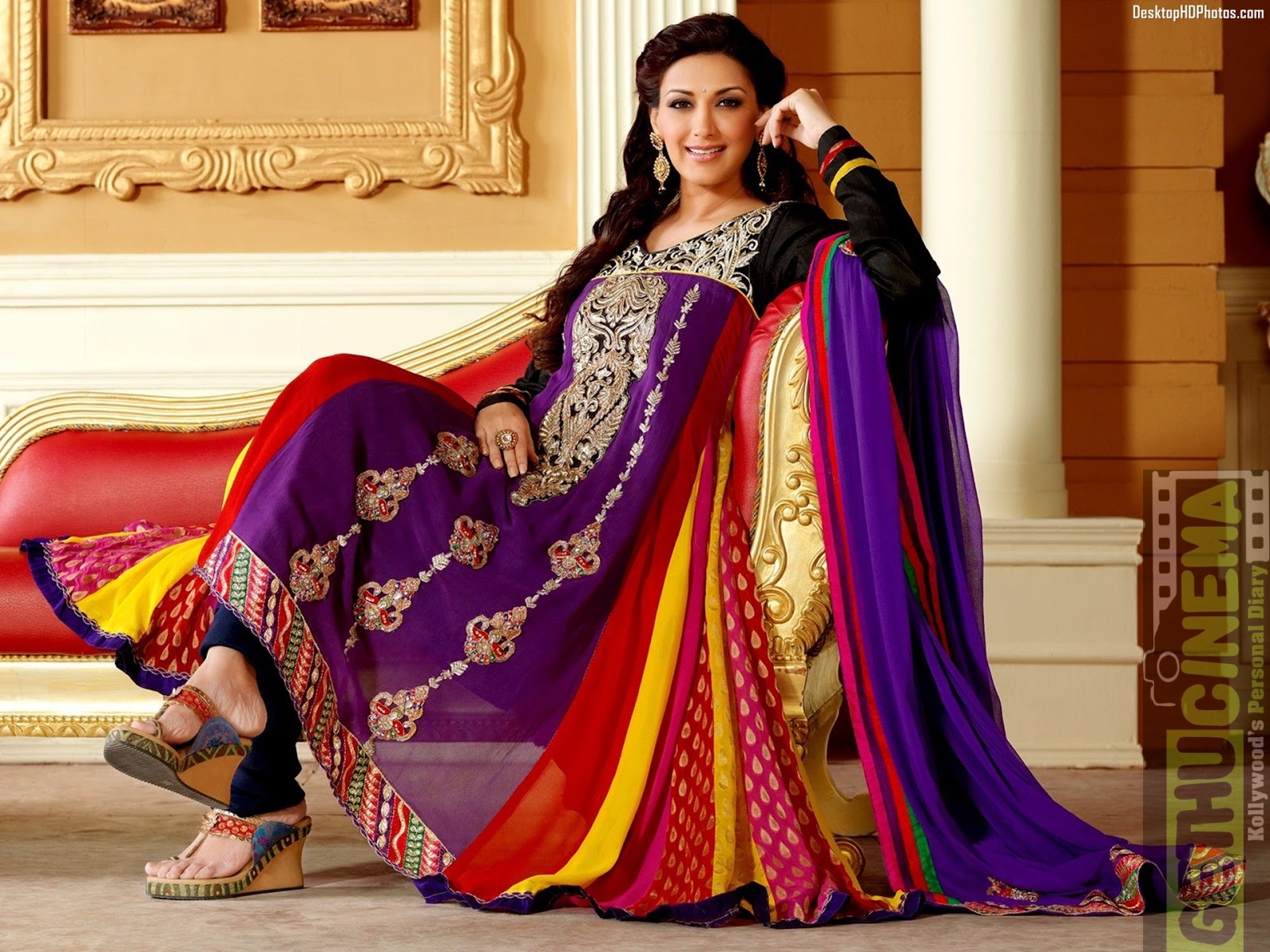 Actress Sonali Bendre Gallery | Gethu Cinema