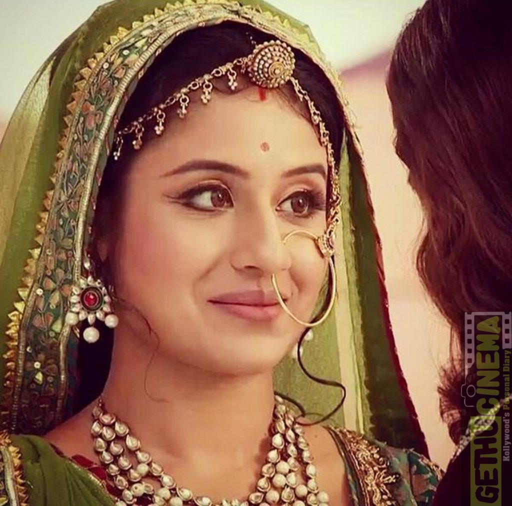 Actress Paridhi Sharma Gallery - Gethu Cinema