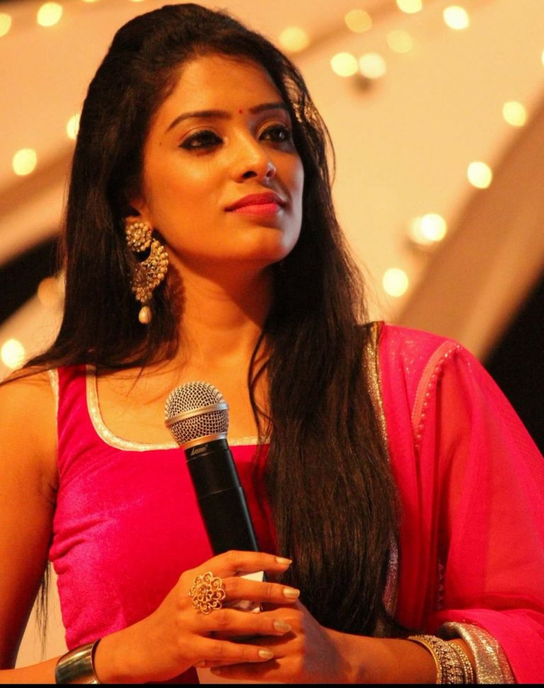 Singer Pragathi Guruprasad Wiki, Biography, Age, Gallery, Spouse and more