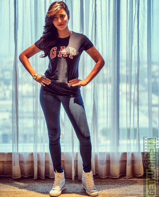 Shruti Hassan Jeans