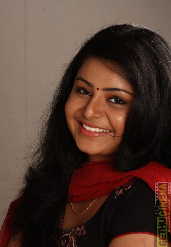 Actress Swathy Gallery | Gethu Cinema