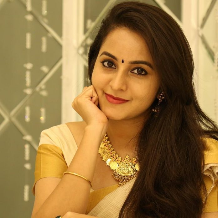 Actress Bhamaa Gallery | Gethu Cinema