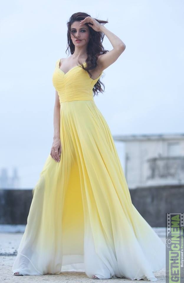 Actress Simran Kaur Mundi gallery | Gethu Cinema