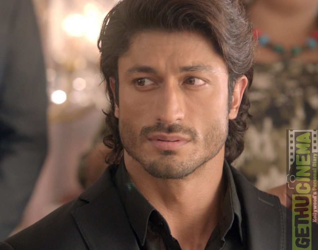 Actor Vidyut Jammwal latest gallery | Gethu Cinema
