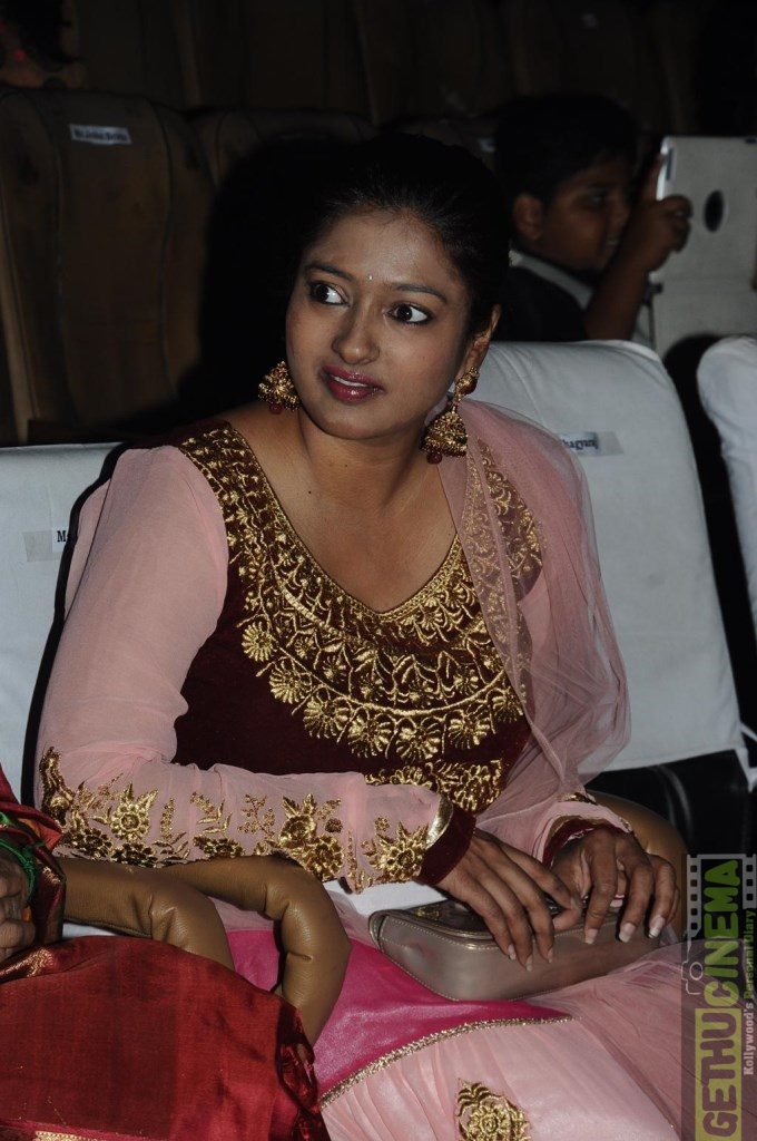 Actress Gayathri Raguram Gallery | Gethu Cinema