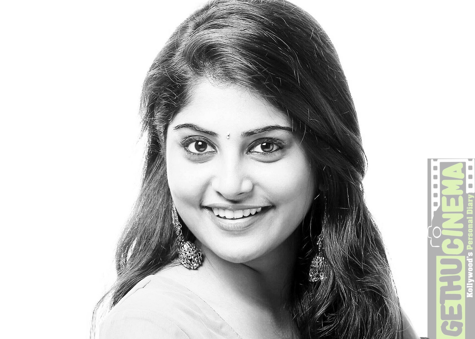 Actress Manjima Mohan Latest Photos - Gethu Cinema