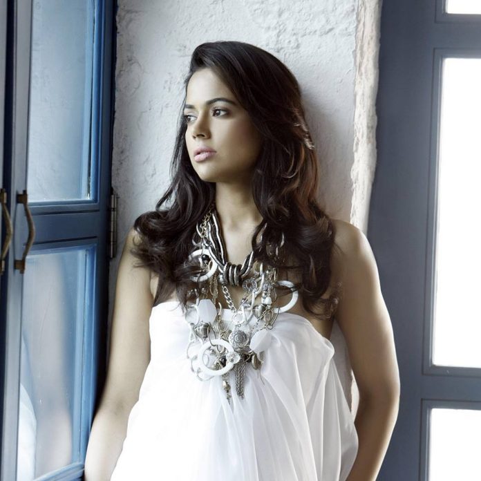 Actress Sameera Reddy Gallery | Gethu Cinema