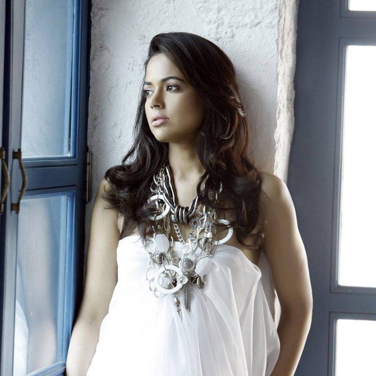 Actress Sameera Reddy Gallery | Gethu Cinema