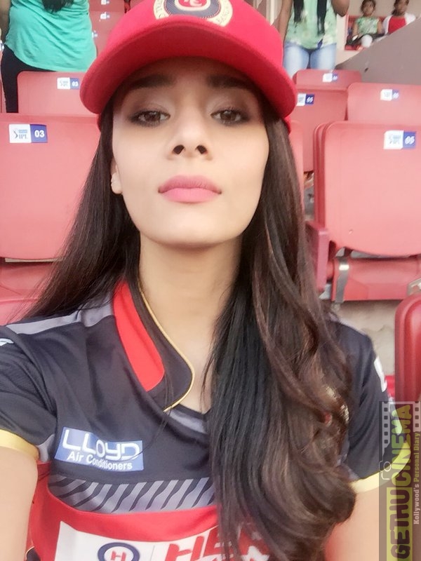 TV Sports Journalist Mayanti Langer hot gallery | Gethu Cinema