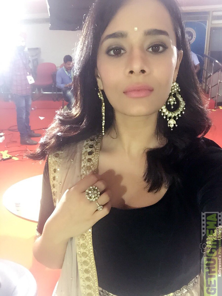 TV Sports Journalist Mayanti Langer hot gallery | Gethu Cinema