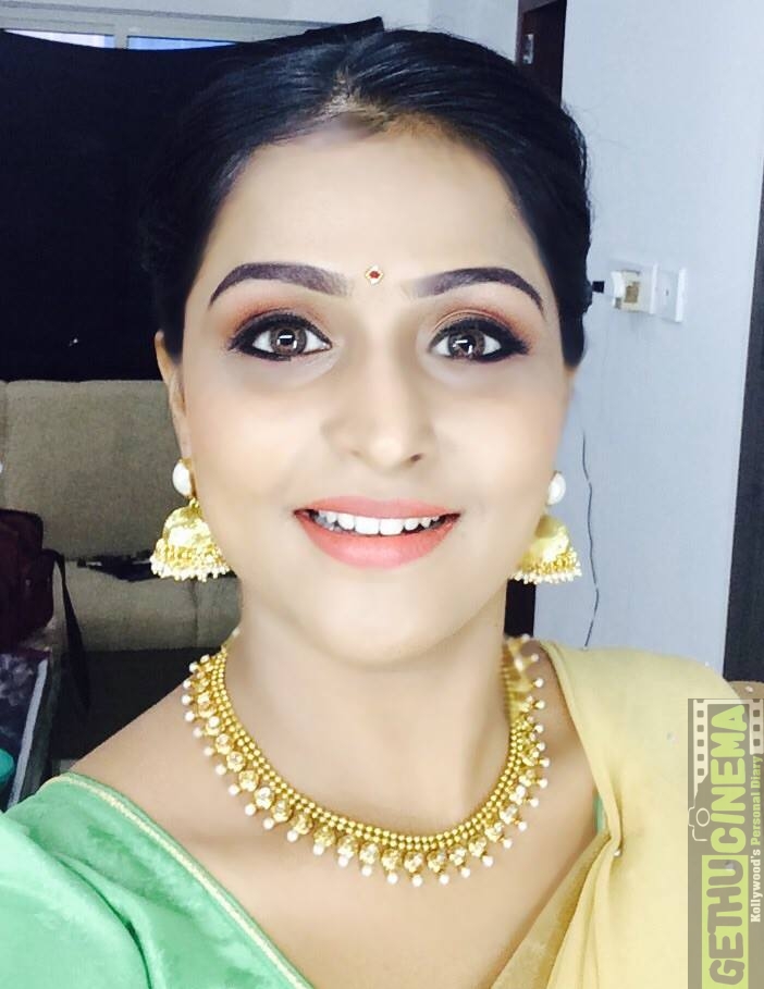Actress Remya Nambeesan cute gallery | Gethu Cinema