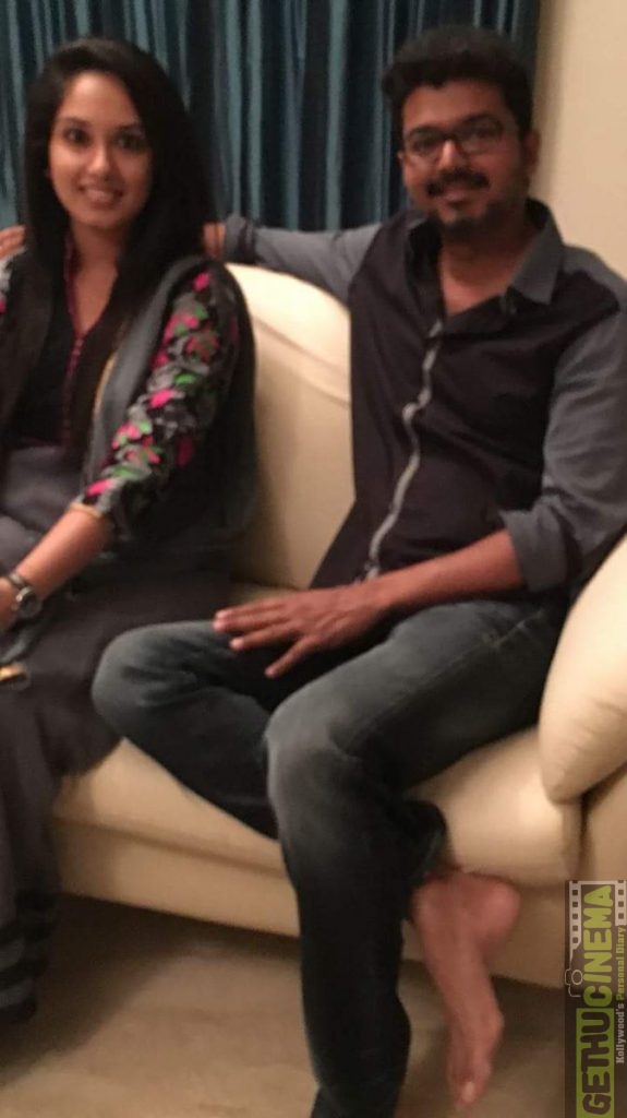 Ilayathalapathy Vijay With Fans 2016 Latest Gallery | Gethu Cinema