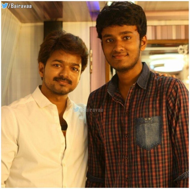 Ilayathalapathy Vijay With Fans 2016 Latest Gallery | Gethu Cinema