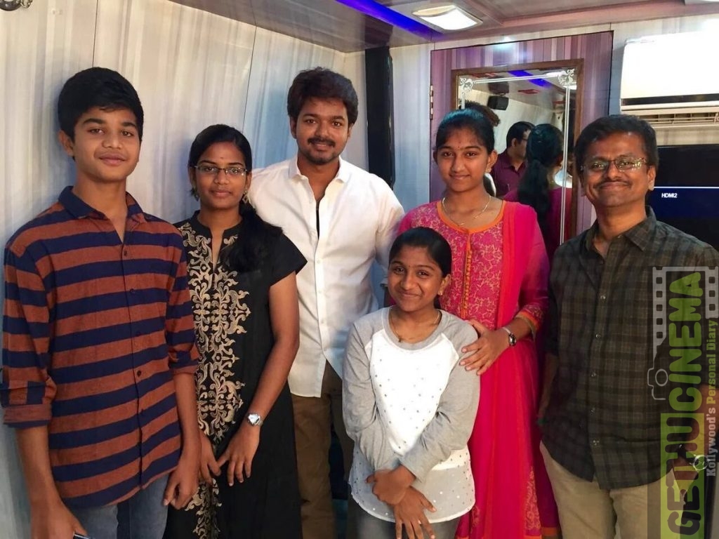 Ilayathalapathy Vijay With Fans 2016 Latest Gallery | Gethu Cinema