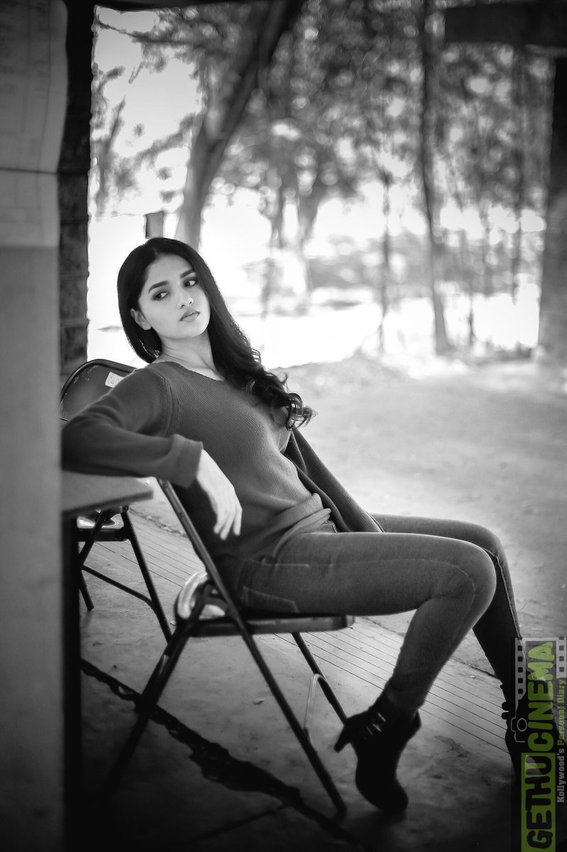 Actress Sunaina 2017 Latest Cute HD Gallery | Gethu Cinema