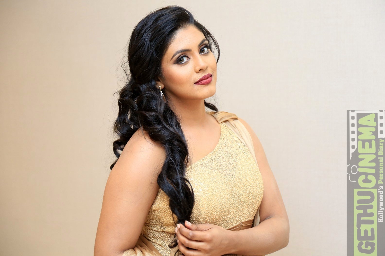 Actress Iniya 2017 Latest Cute HD Gallery | Gethu Cinema