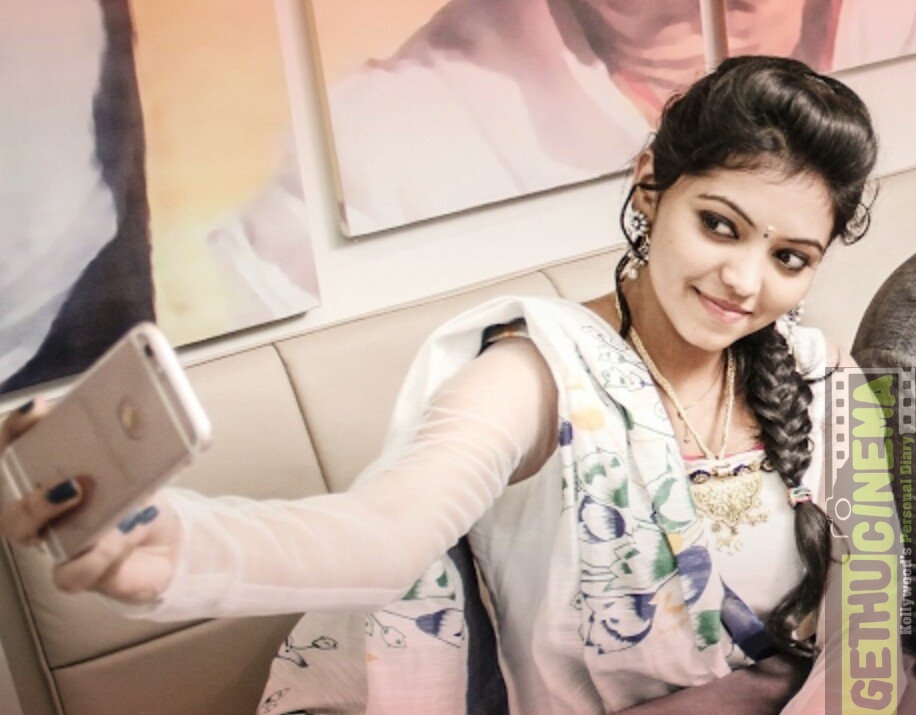 Actress Athulya Ravi 2017 Latest Cute HD Pictures - Gethu Cinema