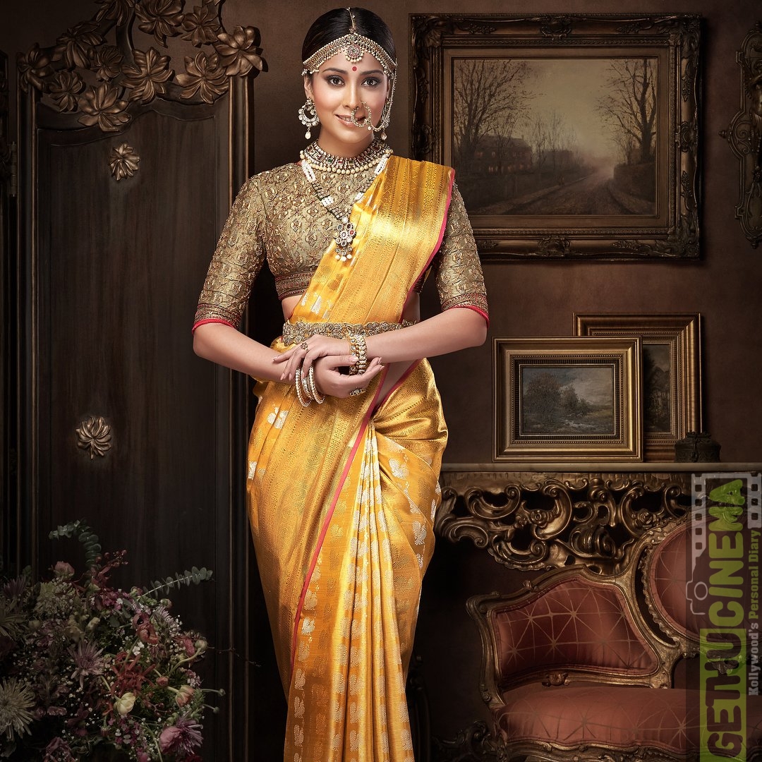 Actress Shriya Saran 2017 Photoshoot Gallery - Gethu Cinema