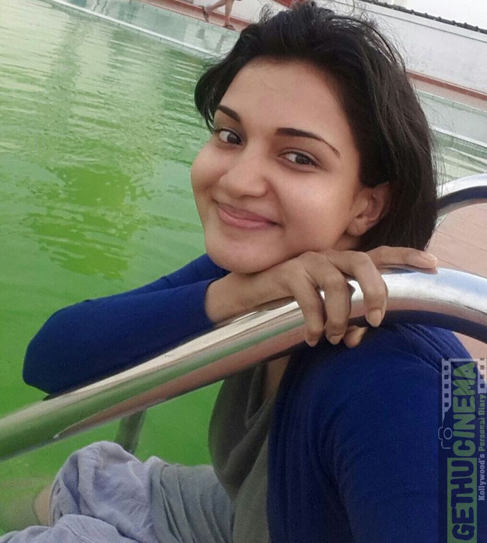 Actress Honey Rose 2017 Latest Cute HD Stills - Gethu Cinema