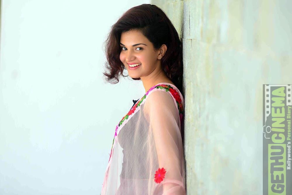 Actress Honey Rose 2017 Latest Cute HD Stills - Gethu Cinema