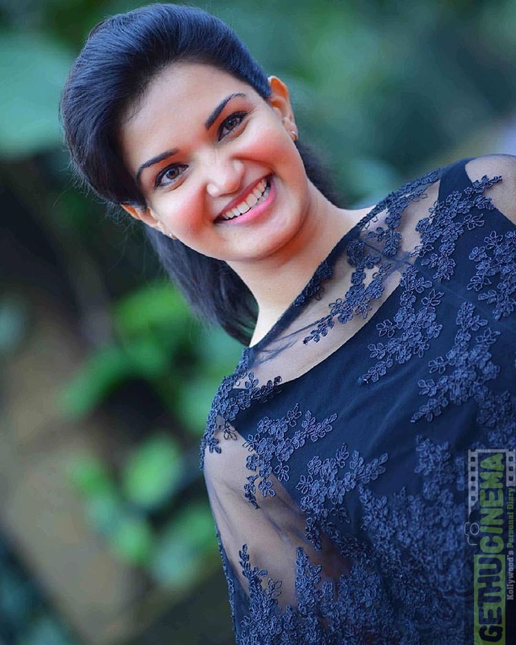 Actress Honey Rose 2017 Latest Cute HD Stills - Gethu Cinema