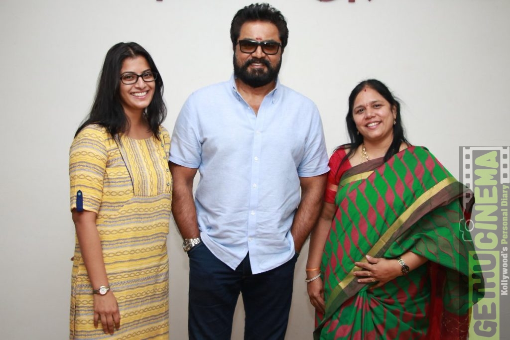 Actress Varalaxmi Sarathkumar 2017 HD Photos - Gethu Cinema