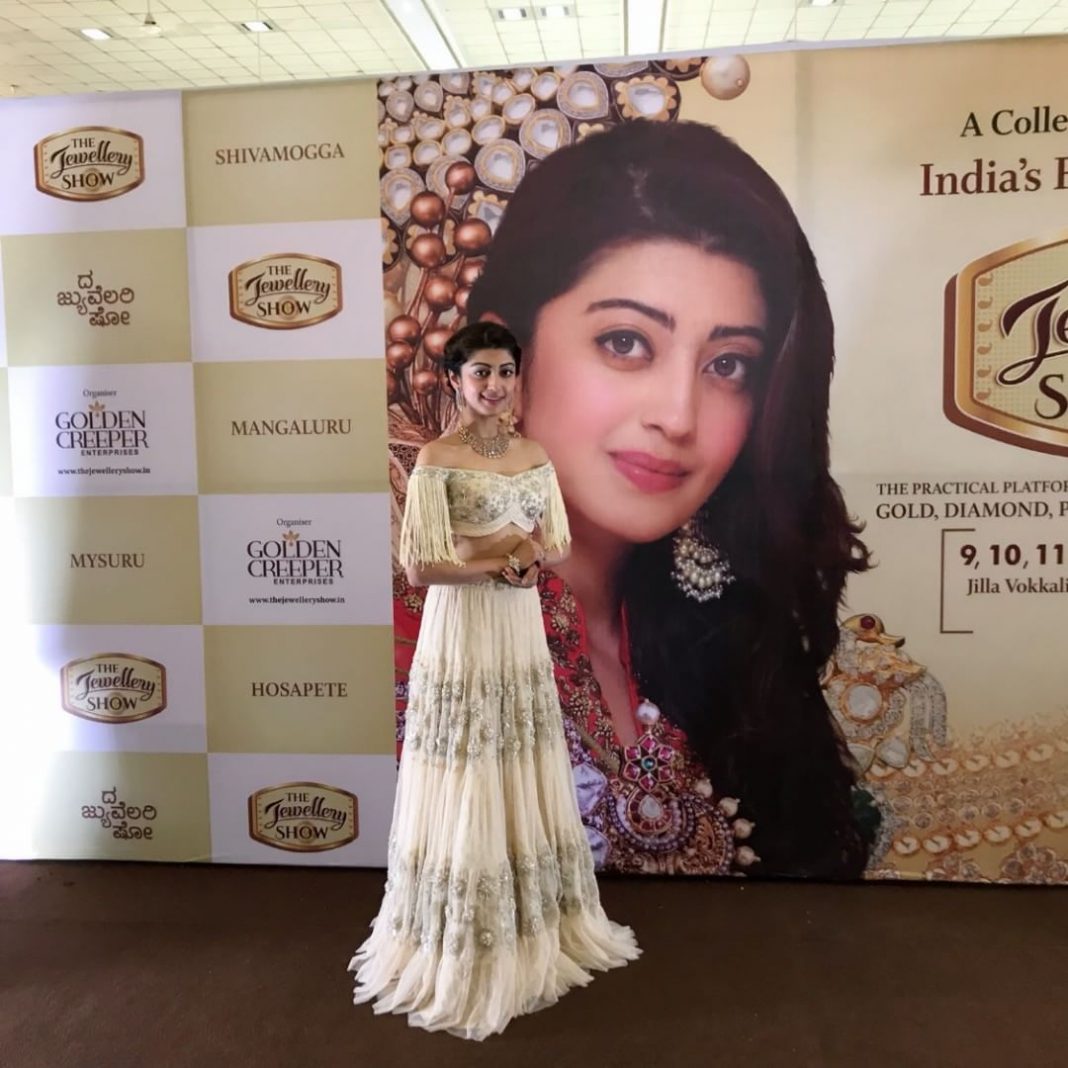 Actress Pranitha Subhash HD Photos in 2018 - Gethu Cinema