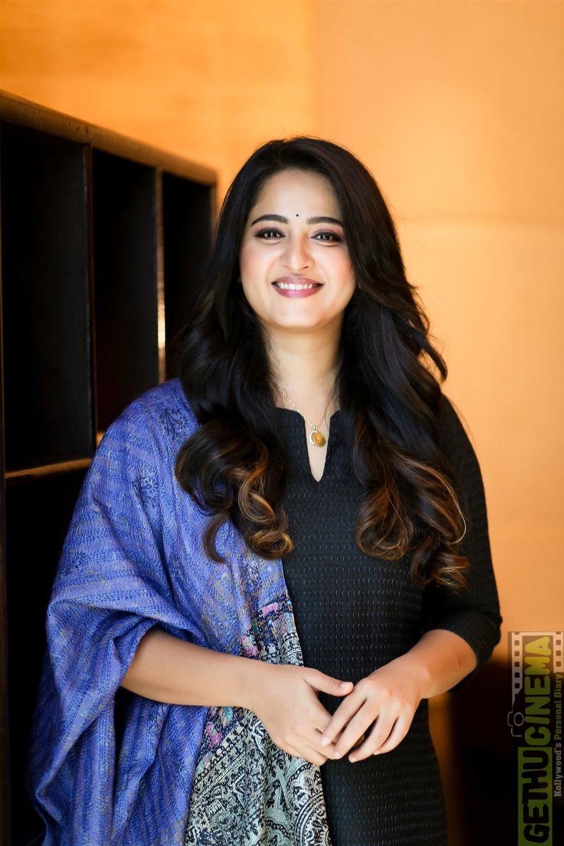 Actress Anushka Shetty Latest HD Photos - Gethu Cinema