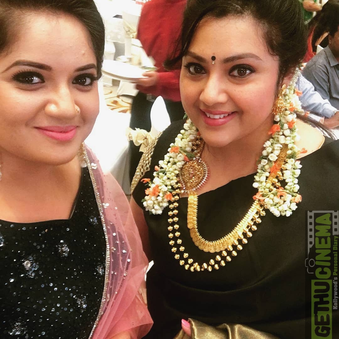 Meena, black saree, cute smile | Gethu Cinema